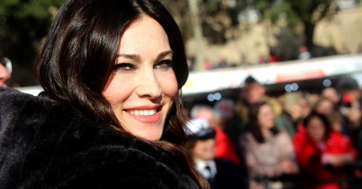 Manuela Arcuri conquista Macerata, buona cornice di pubblico per il ...