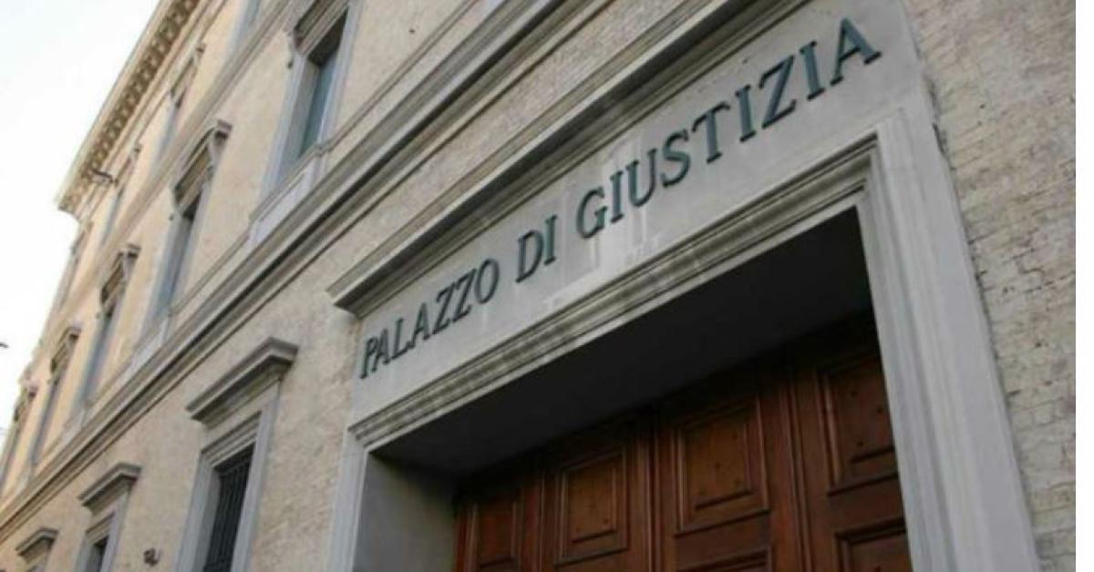 Poliziotto spara e ferisce un 21enne. Il legale: "Si è difeso, colpo ...