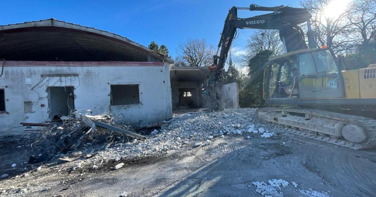 Treia, al via la demolizione dell'ex Ruter: al suo posto un'area ...