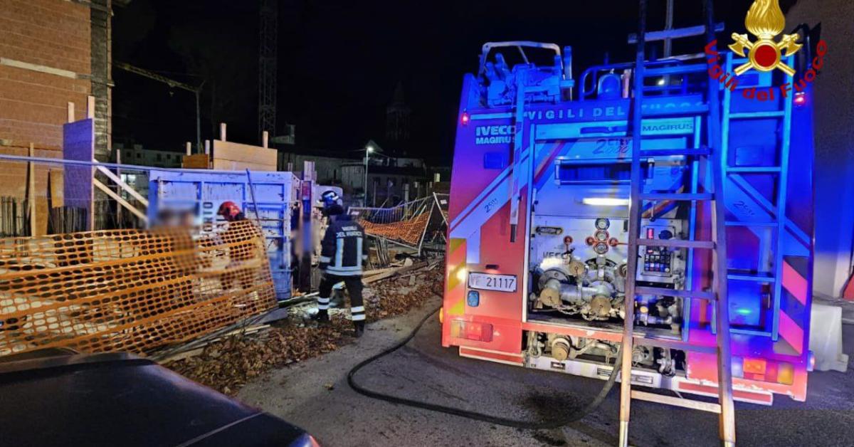 Visso, camion che trasporta pecore e capre si ribalta: autista estratto ...