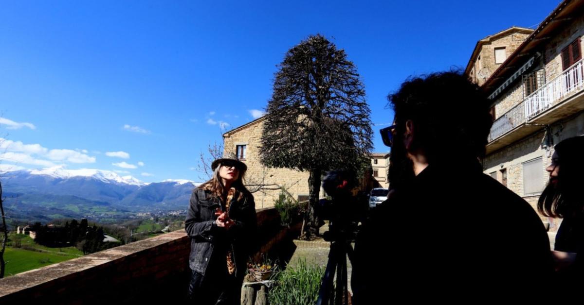 Gualdo, il paese del "tempo sospeso": dagli scorci panoramici sui Monti ...